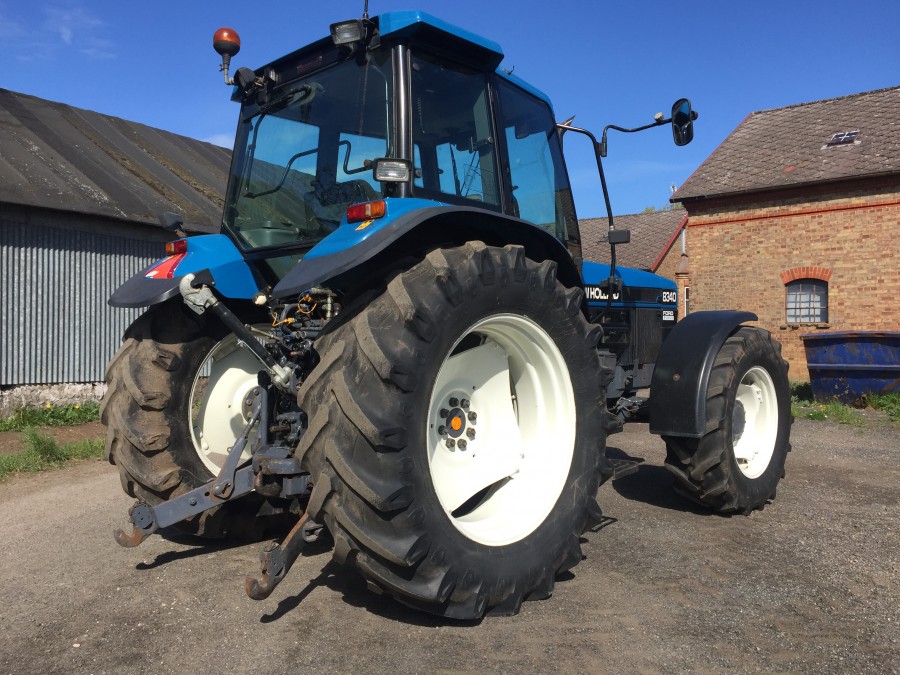 New Holland 8340 SLE traktor