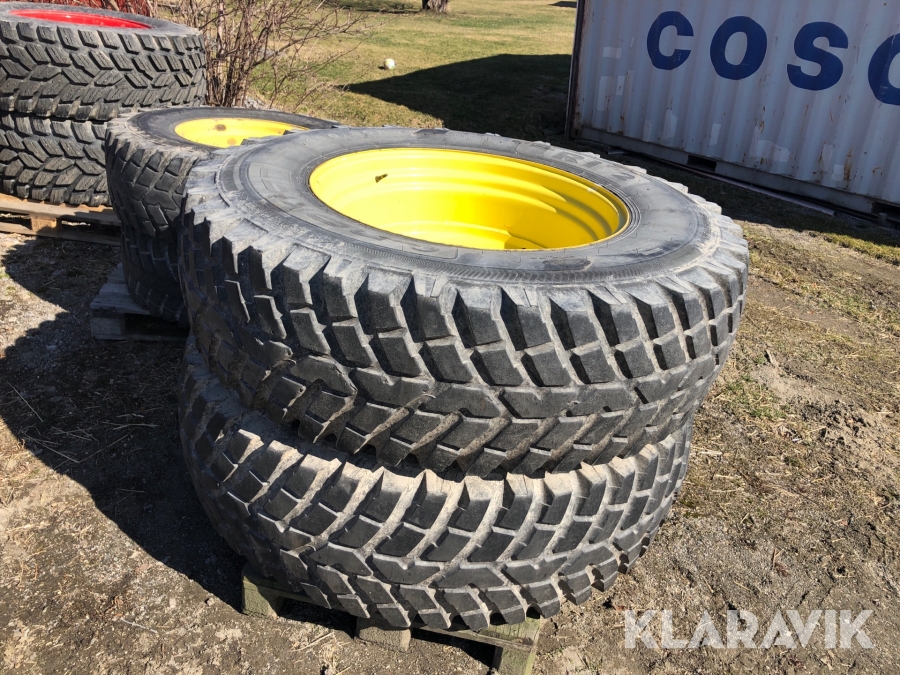 Klaravik Auktioner | Traktordäck Nokian 480/80R34 / 400/80R24