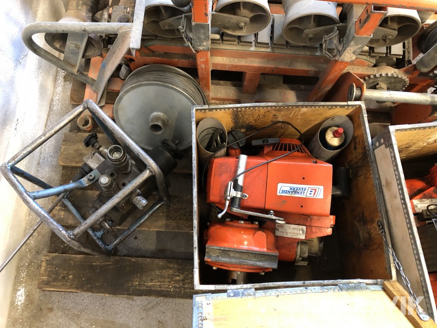 Klaravik Auktioner | Linjemaskin med tillbehör Dolmar 204