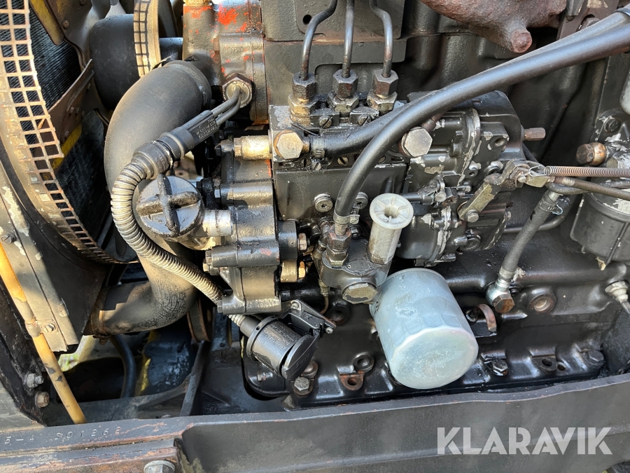 Traktor Valmet 405-4, Mark, Klaravik auktioner