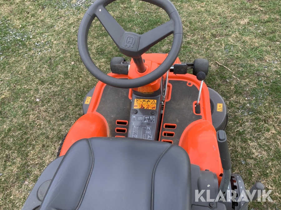 Klaravik Auktioner | Åkgräsklippare Husqvarna R13C
