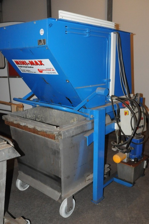 Klaravik Auktioner | Sopkomprimator Mini-Max / Compacting
