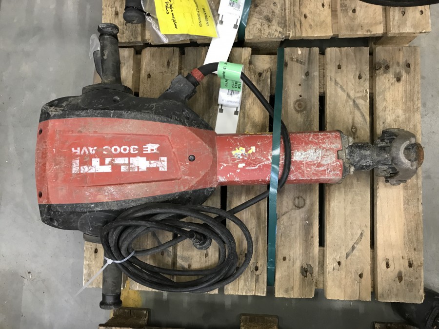 Klaravik Auktioner | BILNINGSHAMMARE