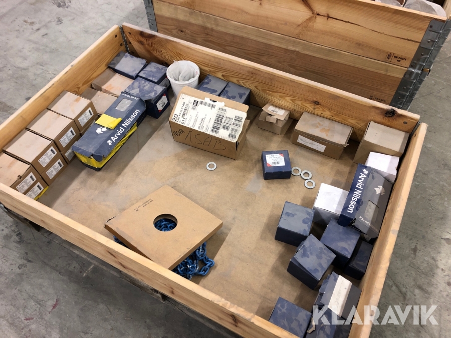 Klaravik Auktioner | Bult, mutter & brickor