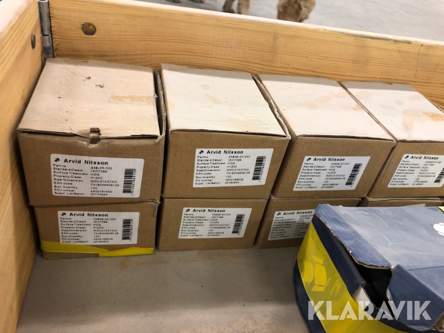 Klaravik Auktioner | Bult, mutter & brickor