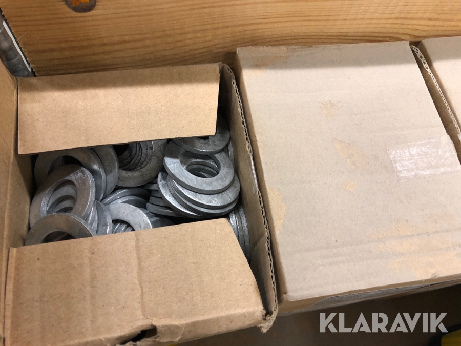 Klaravik Auktioner | Bult, mutter & brickor