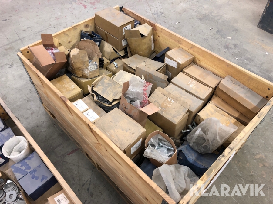 Klaravik Auktioner | Bult, mutter & brickor