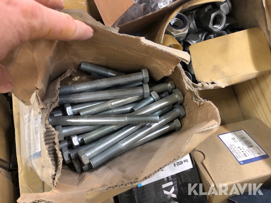 Klaravik Auktioner | Bult, mutter & brickor