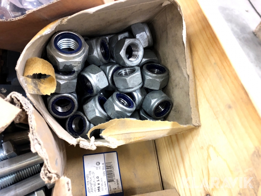 Klaravik Auktioner | Bult, mutter & brickor