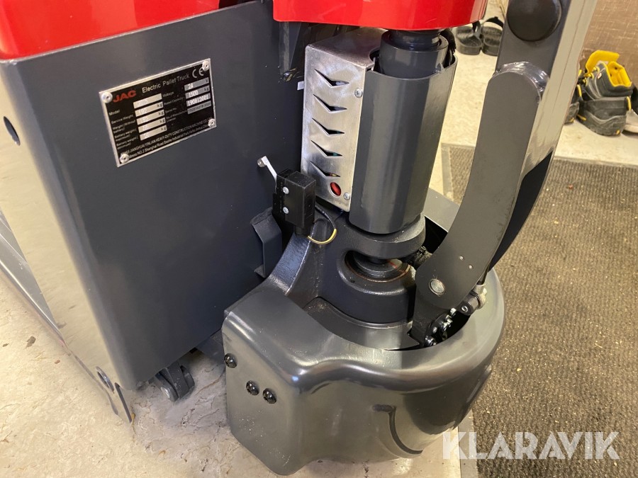 Klaravik Auktioner | Palldragare JAC CBD15