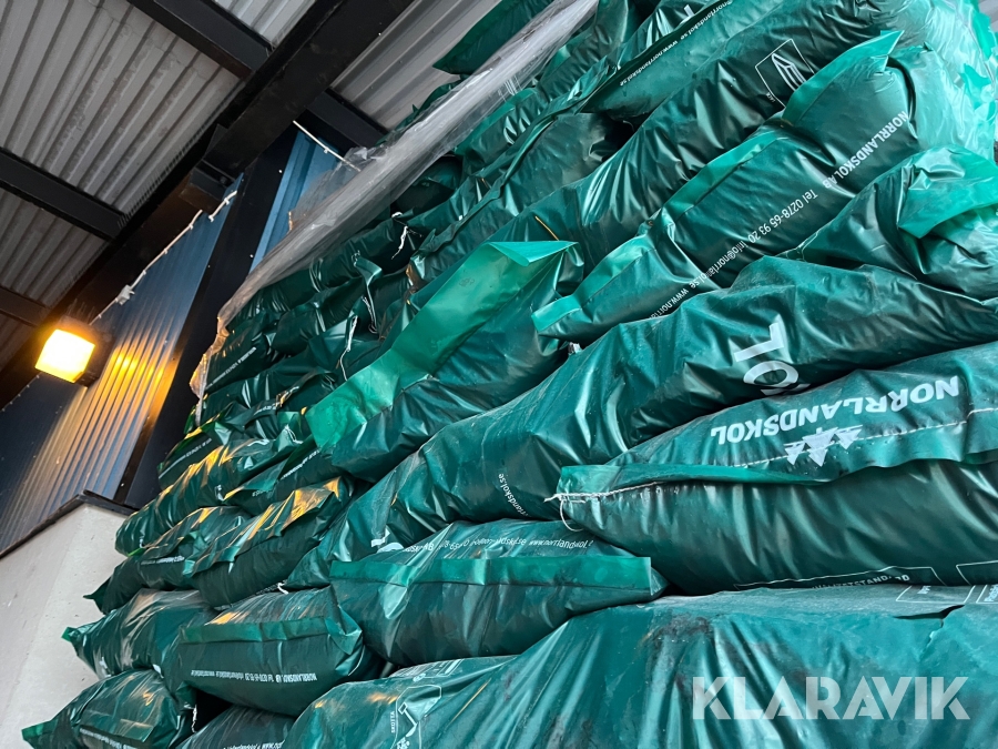 Träkol Tjältiningskol ca 160st, Tranås, Klaravik auktioner