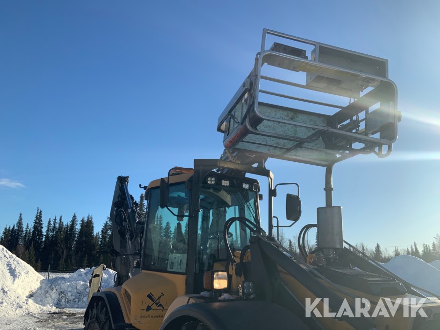 Traktorgrävare linjemaskin Huddig 1160D Med personkorg