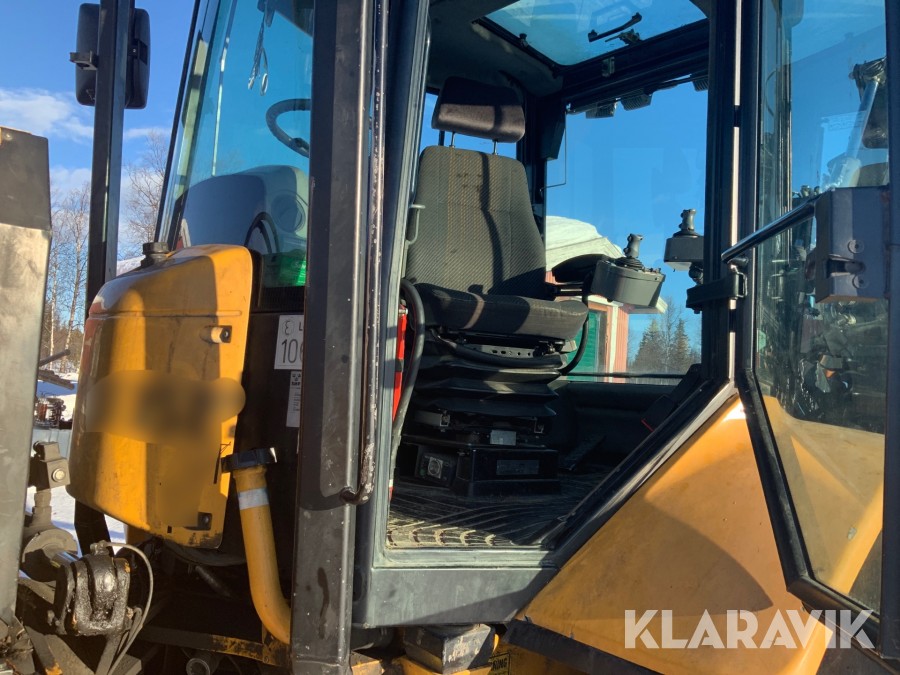 Traktorgrävare linjemaskin Huddig 1160D Med personkorg