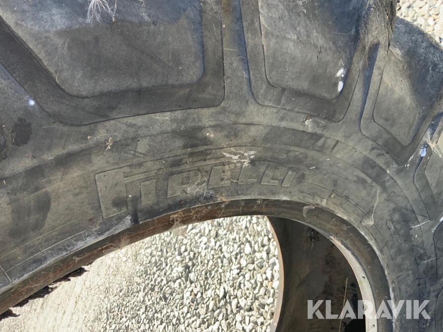 Bakdäck Pirelli 16,9 R38, Skurup, Klaravik auktioner