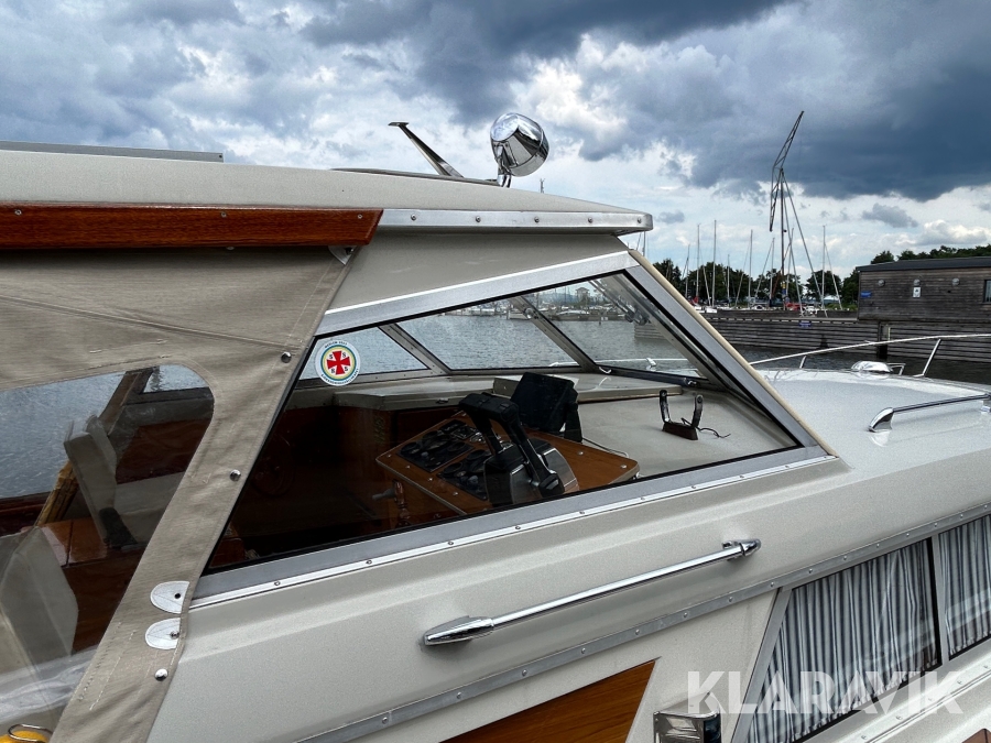 Välvårdad Motorbåt med båtvagn Fjord 30 Diplomat, Lidköping,