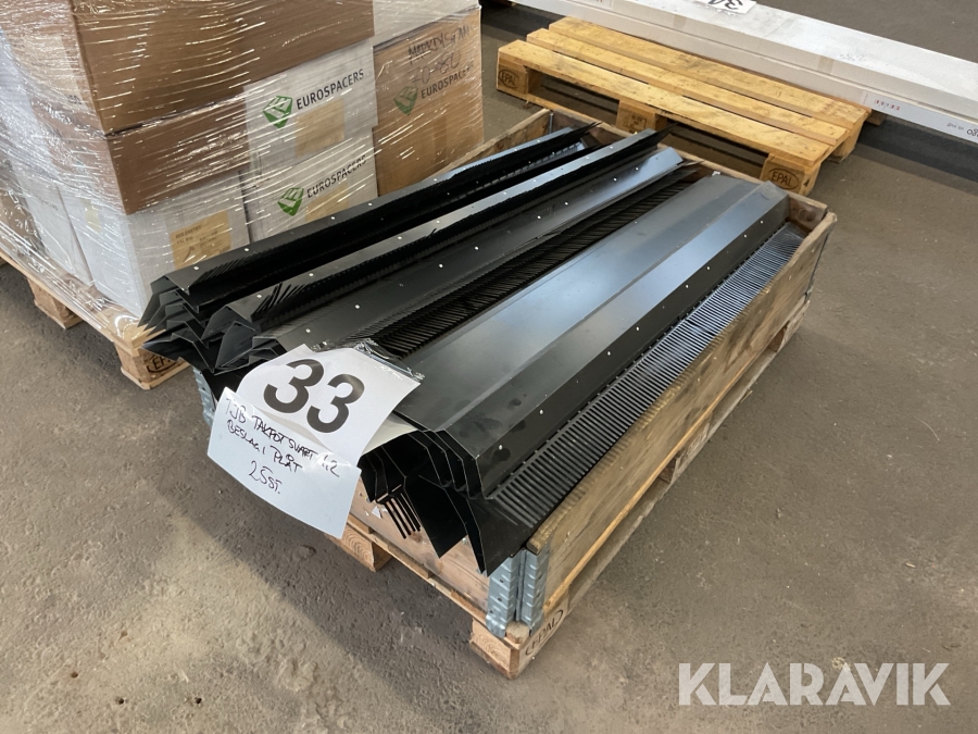 Takfot 2 svart 1,2m beslag plåt, Alvesta, Klaravik auktioner