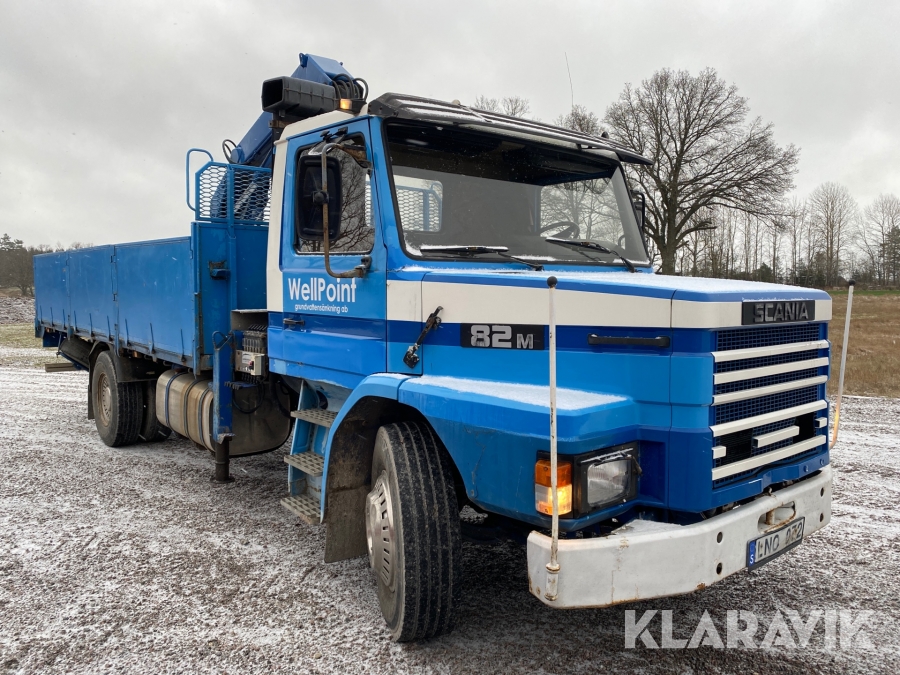 Lastbil Scania 82M med kran