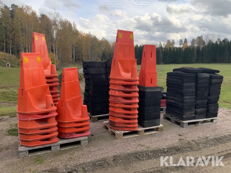 Koner med fötter, Katrineholm, Klaravik auktioner