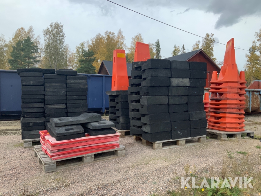 Koner med fötter, Katrineholm, Klaravik auktioner