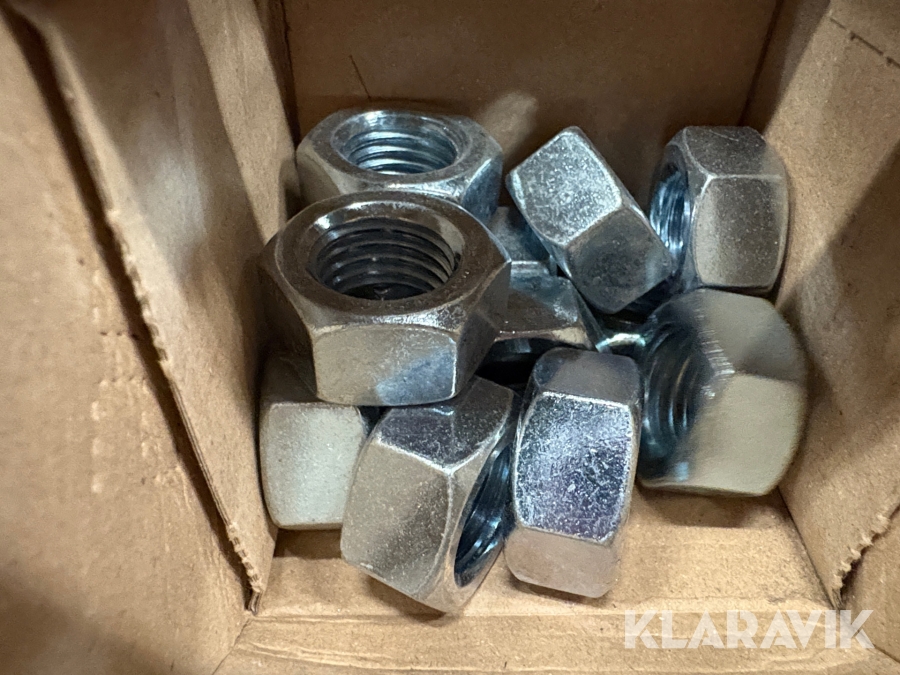 Pall med olika skruvar, muttrar och brickor, Nässjö, Klaravi