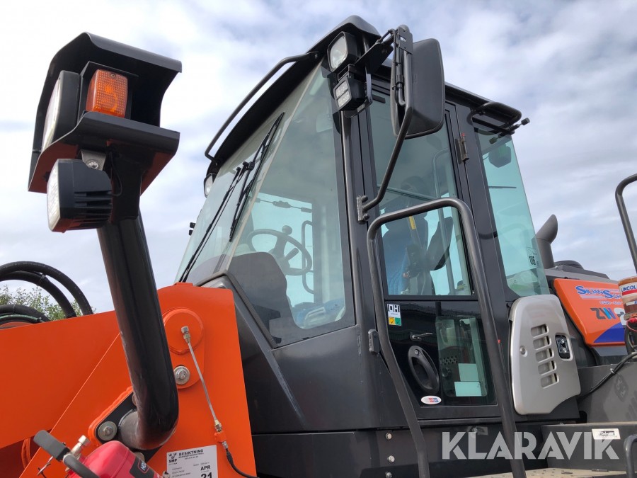 Lastmaskin Hitachi ZW250-6