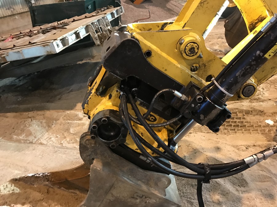 Grävmaskin m Rototilt & SVAB system