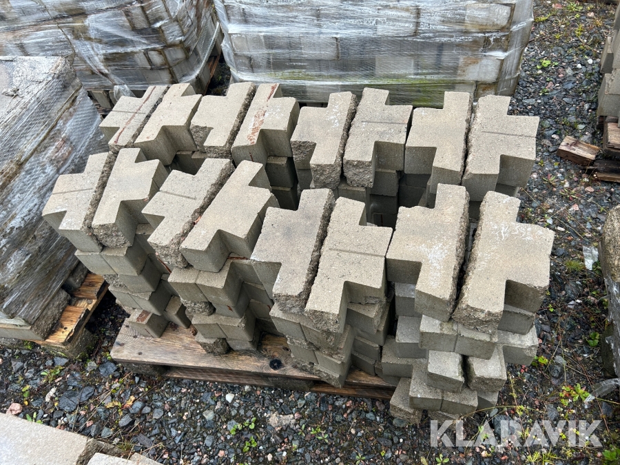 Parti med murblock och krönplattor , Lindesberg, Klaravik a