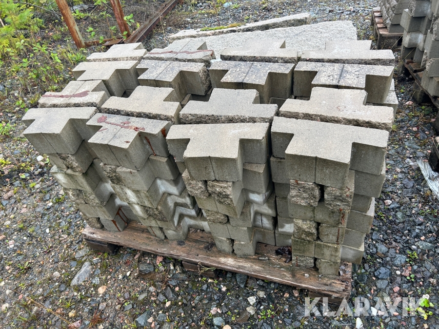 Parti med murblock och krönplattor , Lindesberg, Klaravik a