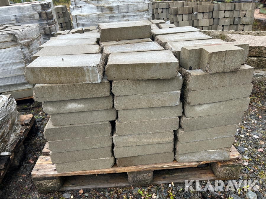 Parti med murblock och krönplattor , Lindesberg, Klaravik a