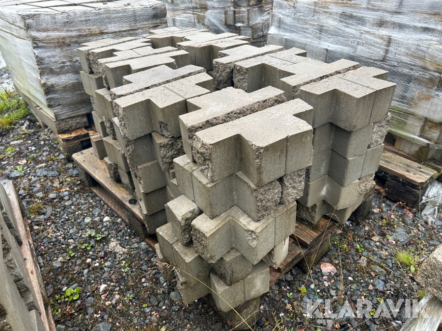 Parti med murblock och krönplattor , Lindesberg, Klaravik a