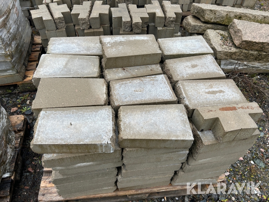 Parti med murblock och krönplattor , Lindesberg, Klaravik a