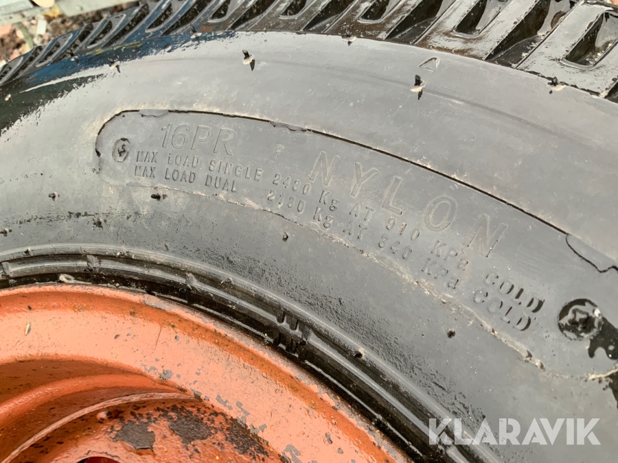 Lastbils däck 4st 8.25-20, Eskilstuna, Klaravik auktioner