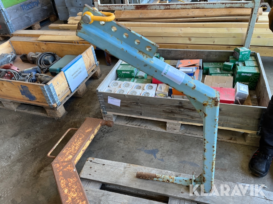 Lyftok, Upplands Väsby, Klaravik auktioner