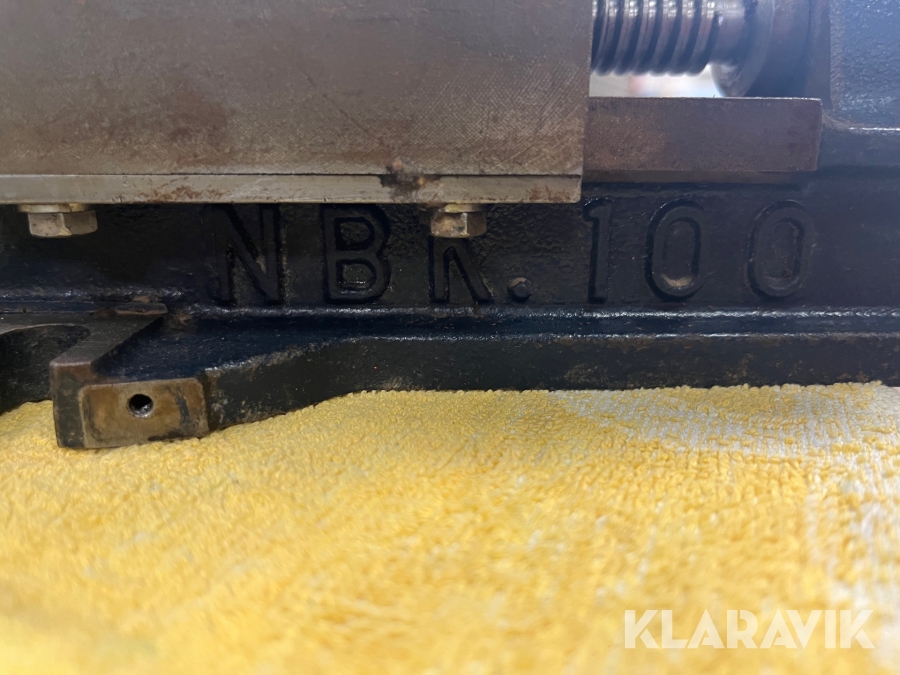 Maskinskruvstycke med vridplatta Nbk 100, Gotland, Klaravik