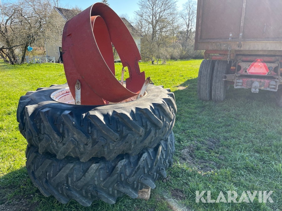 Dubbelmontage Kléber 16.9 R38, Finspång, Klaravik auktioner