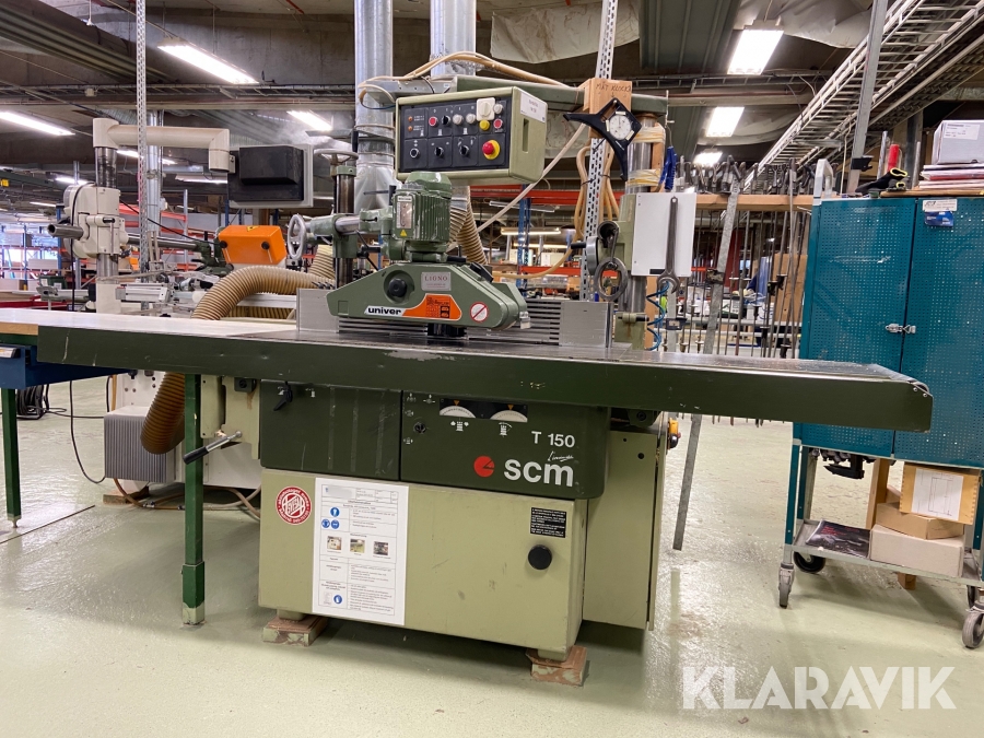 Klaravik Auktioner | Bordsfräs SCM T150 med matare