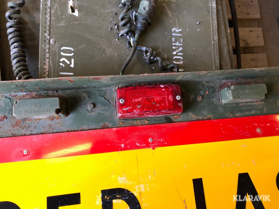 Klaravik Auktioner | Bred last skylt