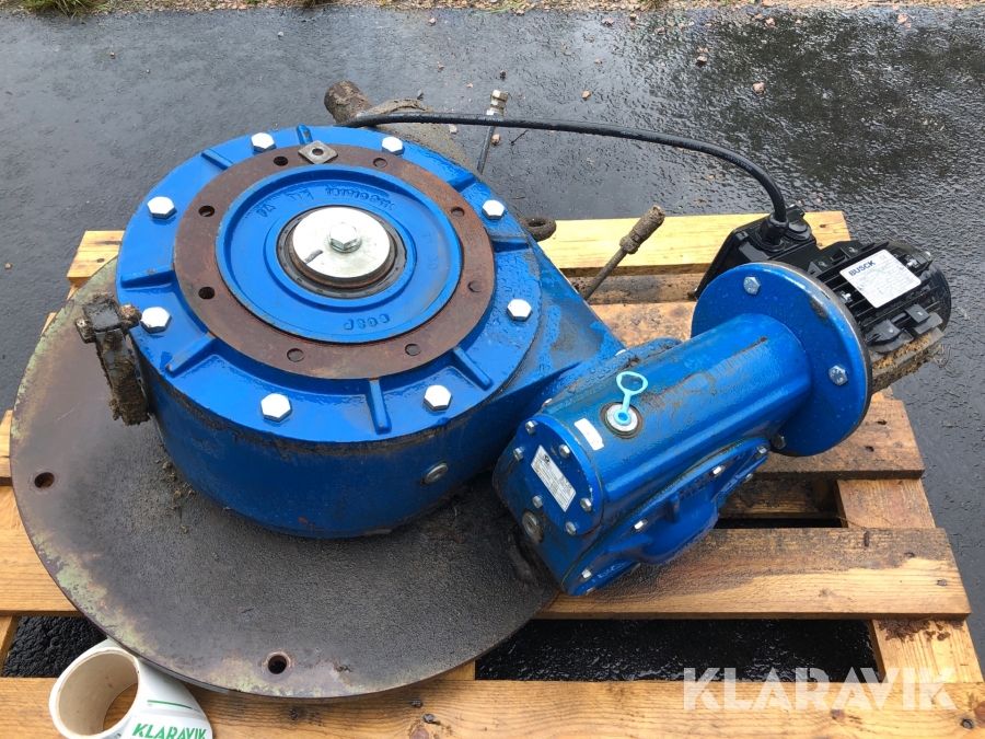 Klaravik Auktioner | Växellåda med försteg STM CRMI 110/180 A2