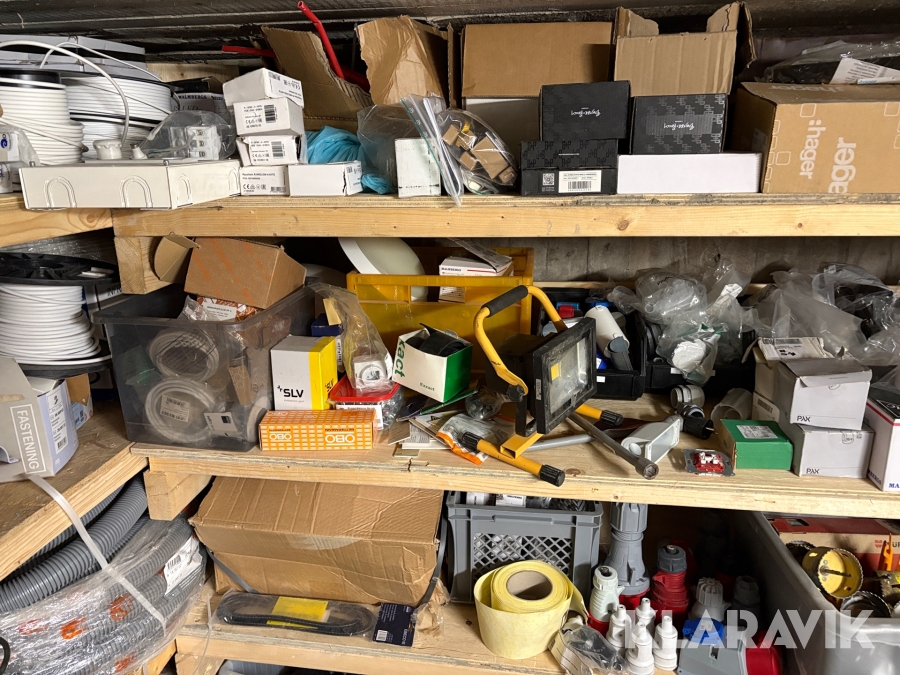 Stort lager med diverse elartiklar, Stockholm, Klaravik aukt