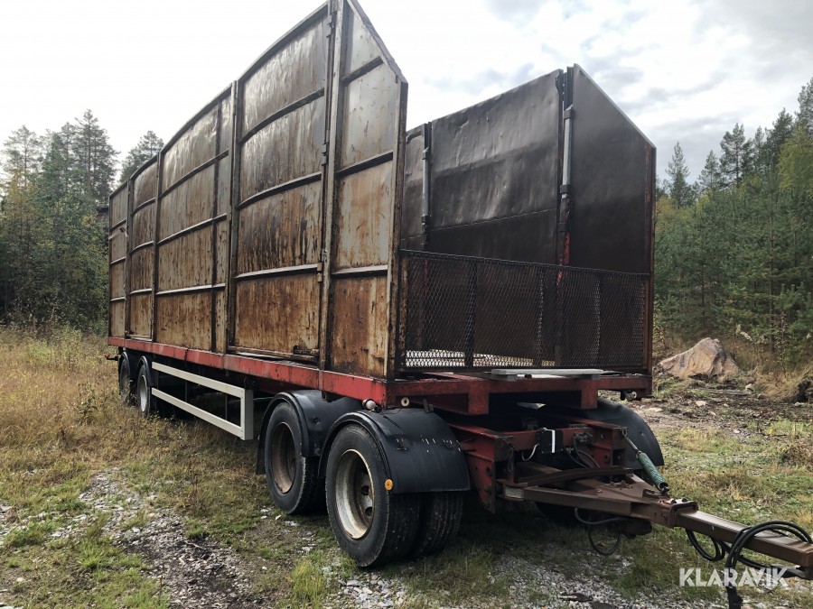 Lastbilssläp med dragstång