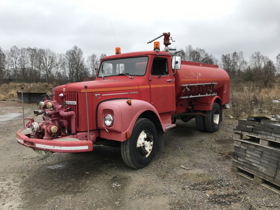 Lastbil SCANIA (NYBESIKTIGAD)