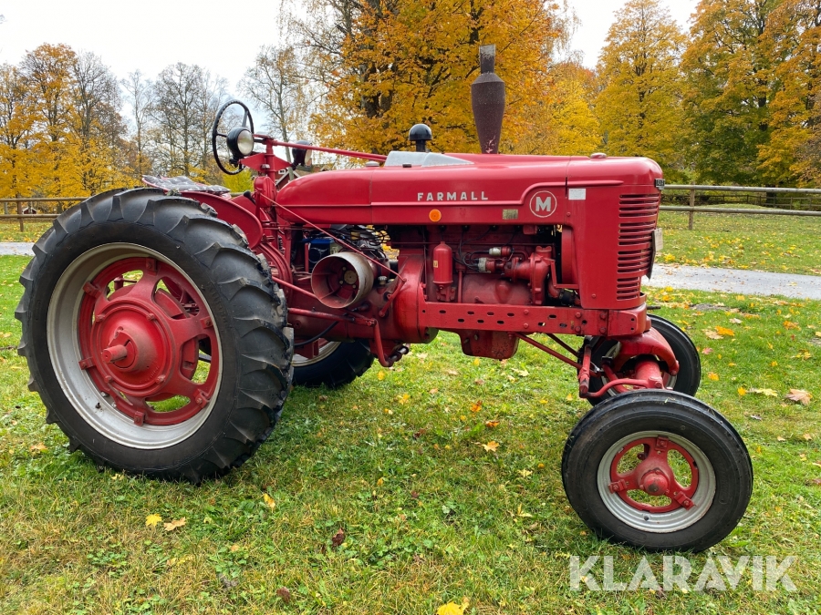 Klaravik Auktioner | Veteran traktor Farmall