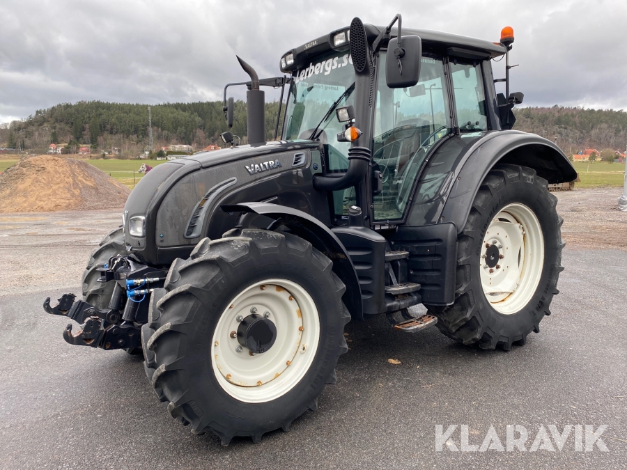 Klaravik Auktioner | Traktor Valtra N142