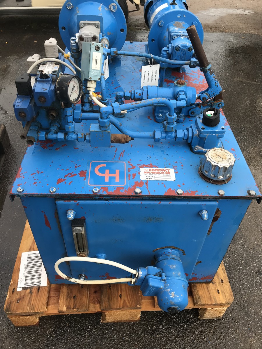 Klaravik Auktioner | Hydraulpump med tank