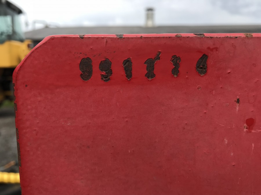 Klaravik Auktioner | Ombyggd Hackvagn med tipp.