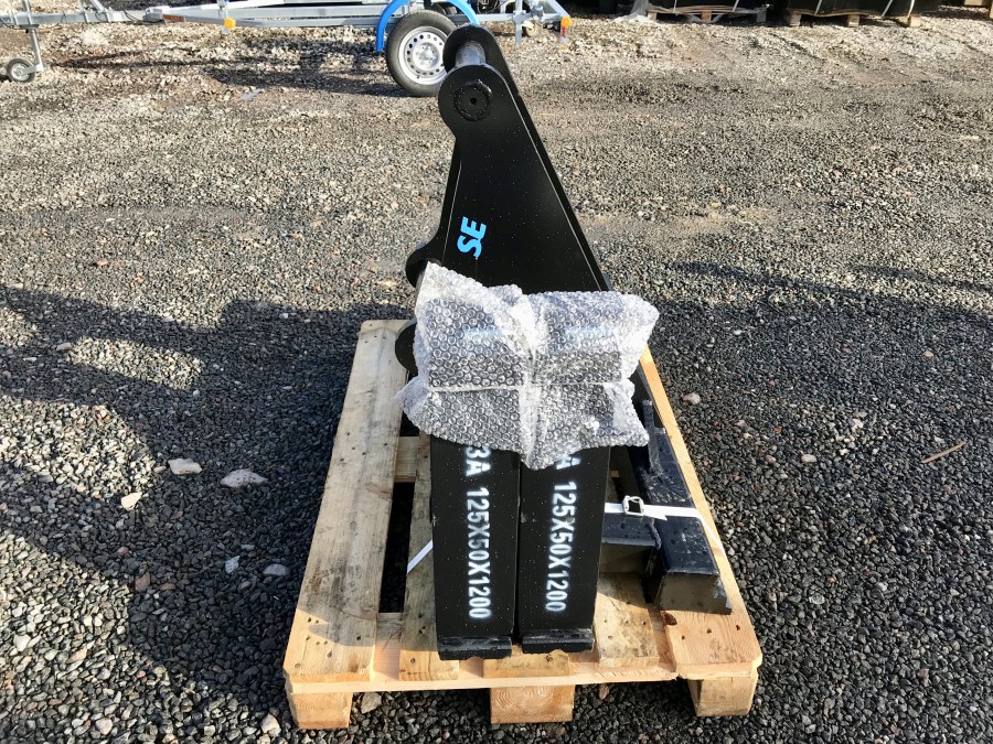 Klaravik Auktioner | Pallgafflar / Gaffelställ S-60, Nya