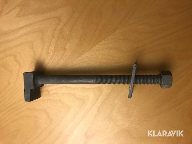 Klaravik Auktioner | 4 lådor med bultar, bricka & mutter