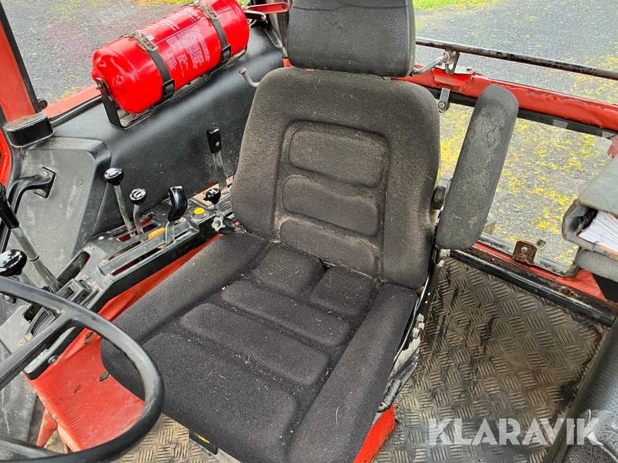 Traktor Valmet 805, Osby, Klaravik auktioner