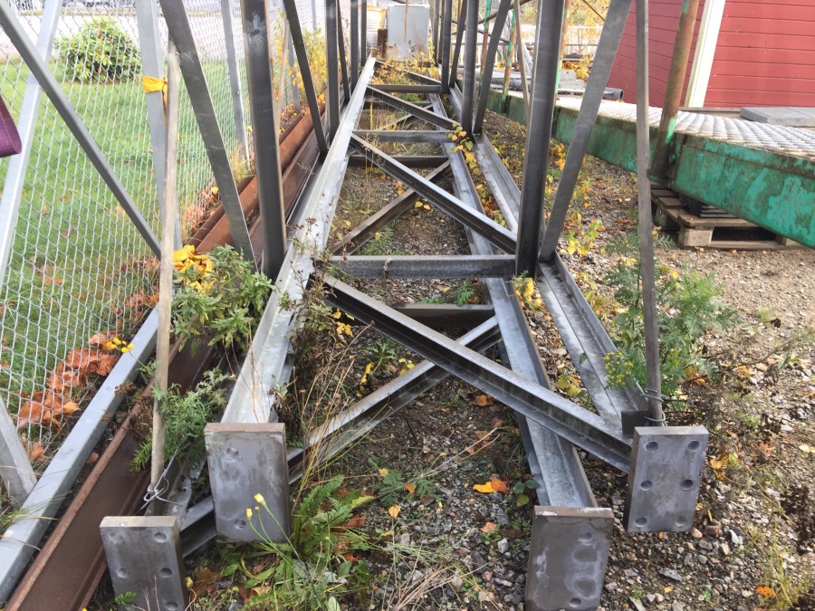 Klaravik Auktioner | Balkar / Fackverk