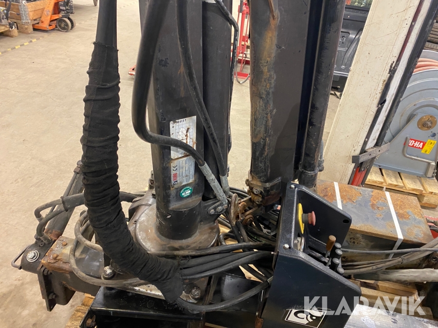 Klaravik Auktioner | Kran till pickup Hiab 013T
